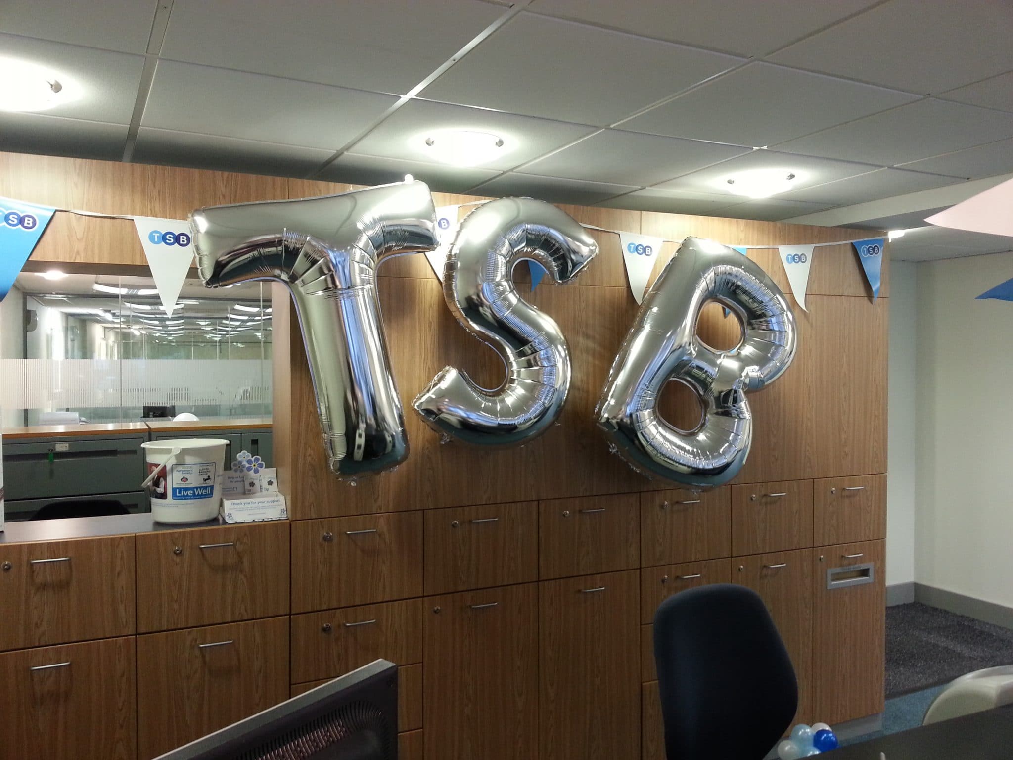 TSB Bank come to Cardiff - Cardiff Balloons