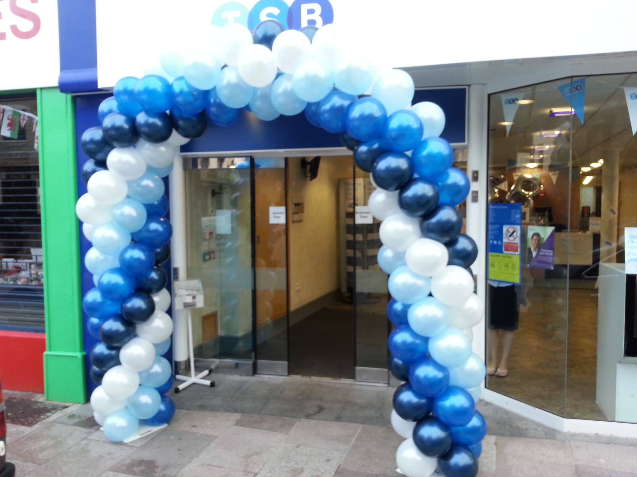 TSB Bank come to Cardiff - Cardiff Balloons