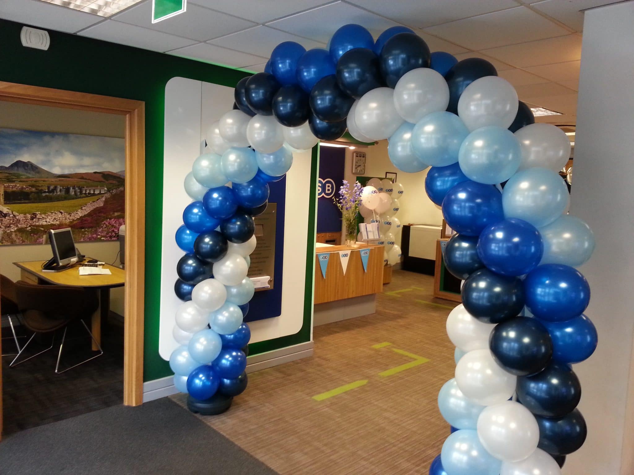 TSB Bank come to Cardiff - Cardiff Balloons
